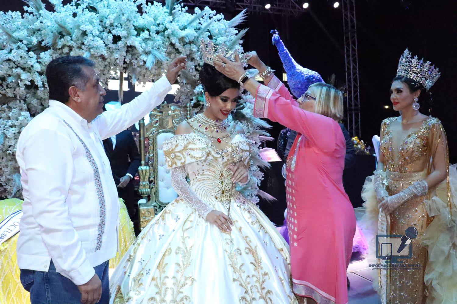 Miles de apatzinguenses presenciaron coronación de Sheccid I, Reina de las fiestas octubrinas 2023